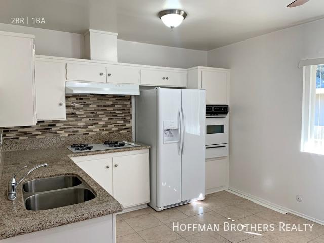 2 BR, 1 BA Apartment 1521 E Windsor Rd, Glendale, CA 91205