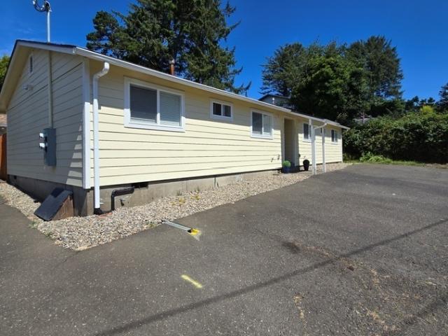 2 BR, 1 BA Apartment 1531 NE 11th St, Lincoln City, OR 97367