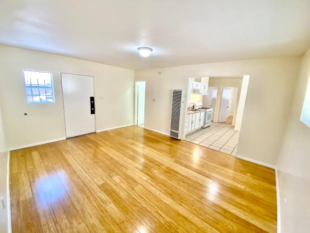 2 BR, 1 BA Apartment 1532 Locust Ave, Long Beach, CA 90813