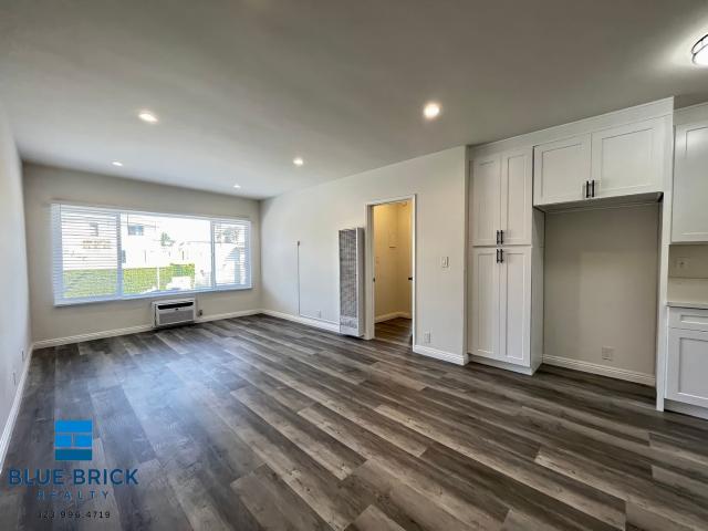2 BR, 1 BA Apartment 15352 Vanowen St, Van Nuys, CA 91406