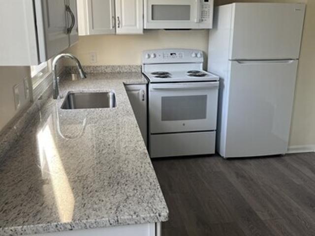 2 BR, 1 BA Apartment 157 3rd St, Unit 1, Leominster, MA 01453