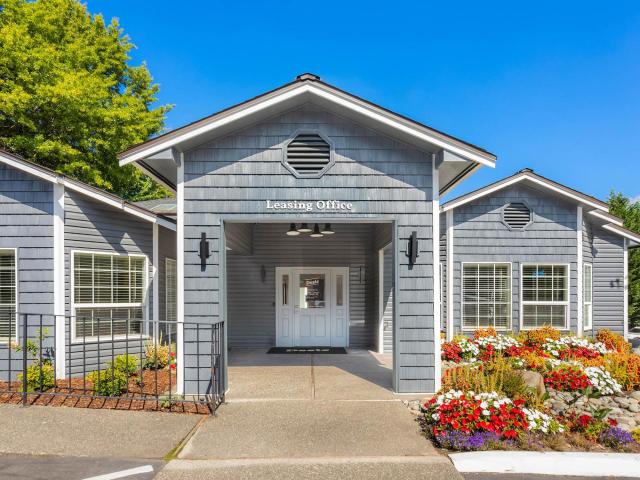 2 BR, 1 BA Apartment 15405 Des Moines Memorial Dr Unit A10, Seattle, WA 98148