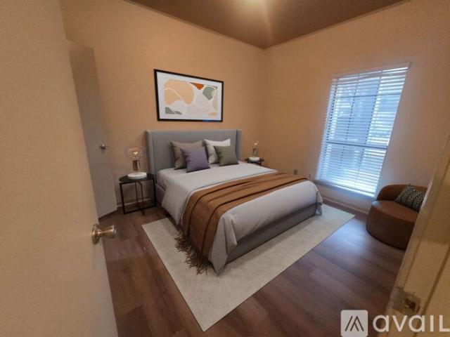 2 BR, 1 BA Apartment 1540 Chenault St, Unit 21, Dallas, TX 75228