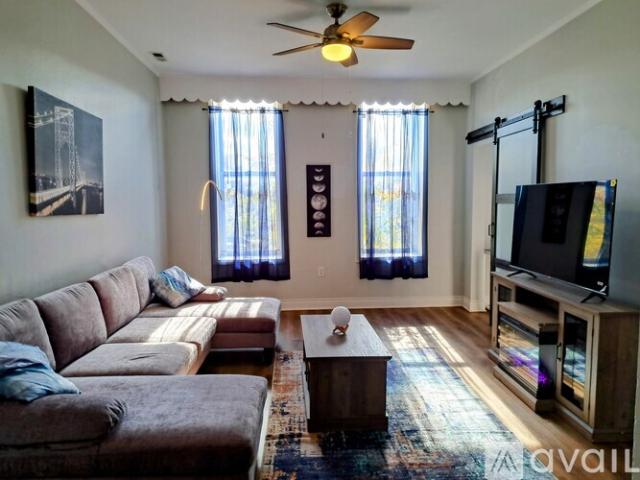 2 BR, 1 BA Apartment 1540 West 17th Street, Unit Apt 2, Chicago, IL 60608