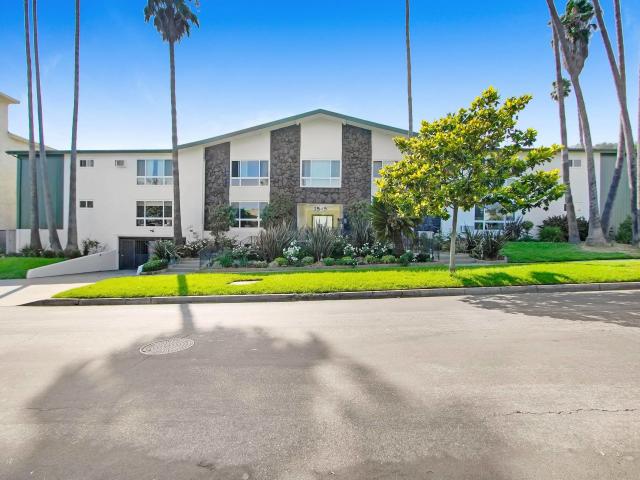 2 BR, 1 BA Apartment 1545 North Laurel Avenue Unit 111, Los Angeles, CA 90046