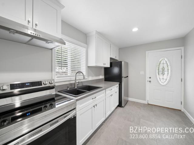 2 BR, 1 BA Apartment 1545 W 23rd St, Los Angeles, CA 90007