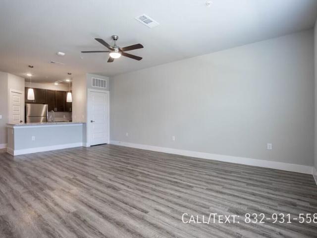 2 BR, 1 BA Apartment 15500 Middlebrook Dr, Houston, TX 77058