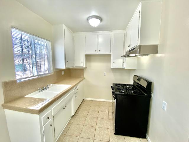 2 BR, 1 BA Apartment 1579 chestnut ave, long beach, CA 90813