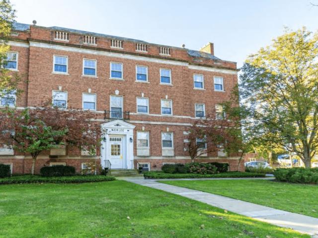 2 BR, 1 BA Apartment 15810 Van Aken Blvd Unit 105, Cleveland, OH 44120