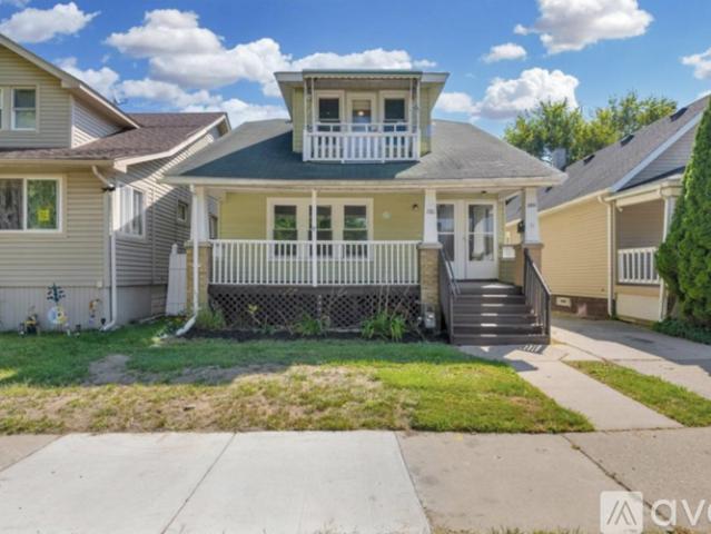 2 BR, 1 BA Apartment 1581 Empire Ave, Lincoln Park, MI 48146