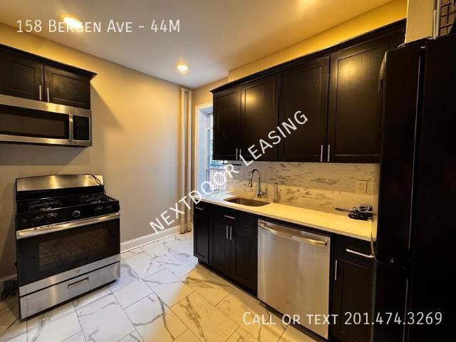 2 BR, 1 BA Apartment 158 Bergen Ave, Jersey City, NJ 07305