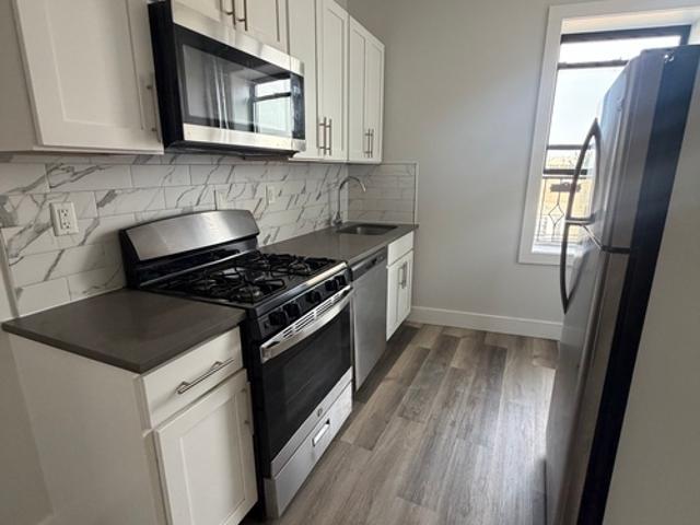 2 BR, 1 BA Apartment 158 Bergen Ave, Unit 45, Jersey City, NJ 07305