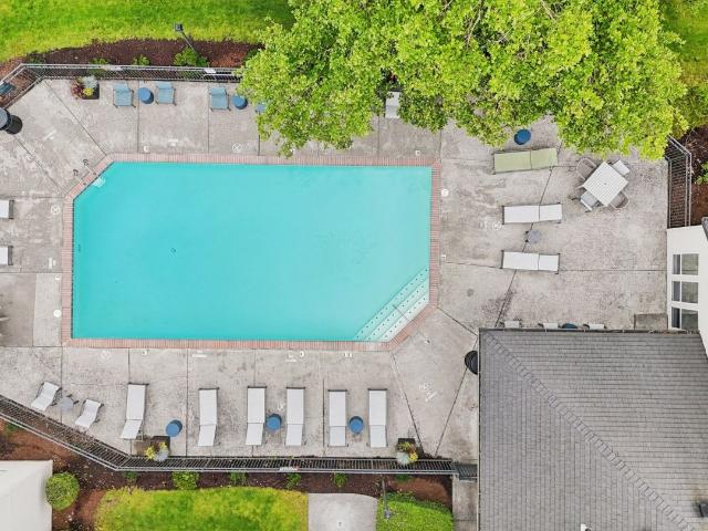 2 BR, 1 BA Apartment 15910 Northeast Sandy Boulevard Unit 107, Portland, OR 97230