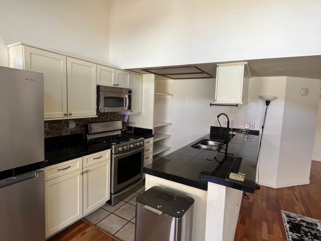 2 BR, 1 BA Apartment 15946 Vanowen St Van Nuys, CA 91406