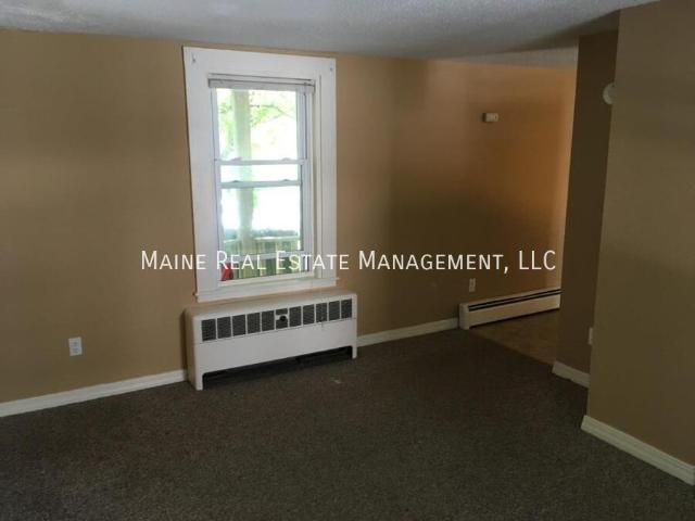 2 BR, 1 BA Apartment 15 Elm St, Bangor, ME 04401