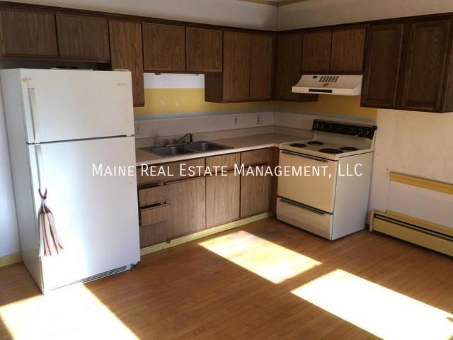 2 BR, 1 BA Apartment 15 Elm St, Bangor, ME 04401
