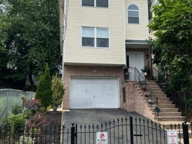 2 BR, 1 BA Apartment 15 Seymour Ave, Newark, NJ 7108