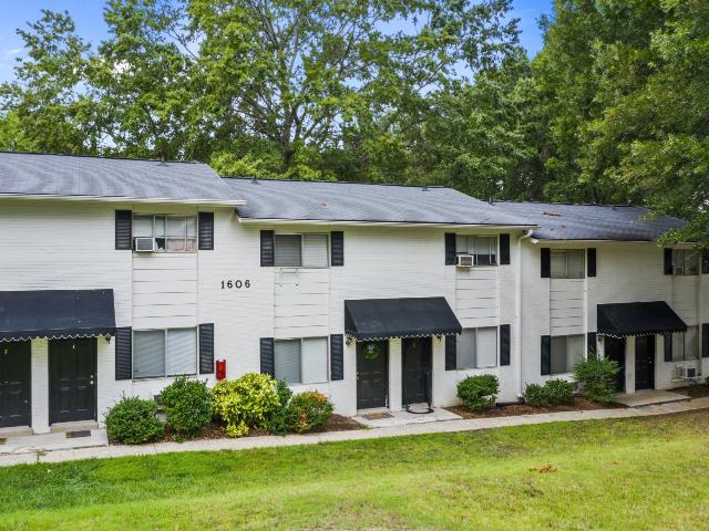 2 BR, 1 BA Apartment 1604 17th Street Unit 1604 F, Greensboro, NC 27405