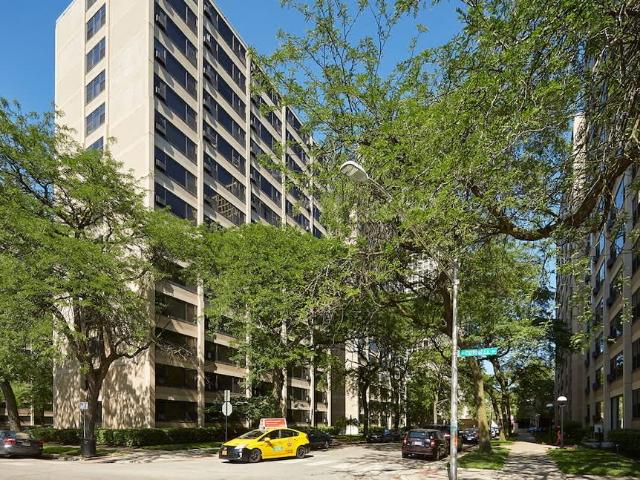2 BR, 1 BA Apartment 1606 East Hyde Park Boulevard Unit 01 003D, Chicago, IL 60615