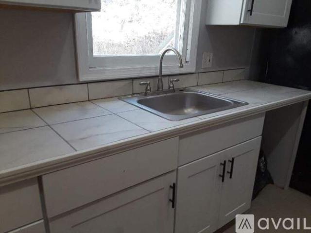 2 BR, 1 BA Apartment 160 Hodge Avenue, Unit 1, Ansonia, CT 06401