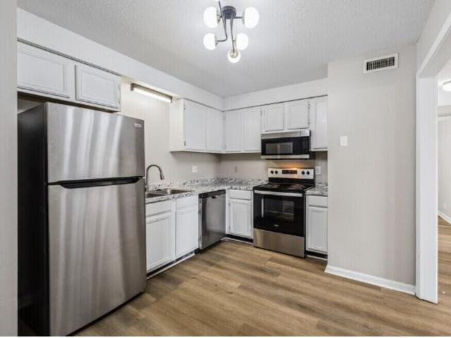 2 BR, 1 BA Apartment 160 Stateline Road, Unit LH107, Clarksville, TN 37042