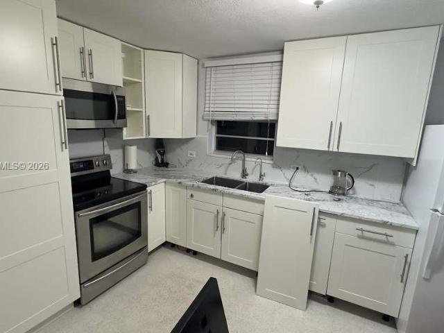 2 BR, 1 BA Apartment 1610 Hayes Street, Hollywood, FL 33020