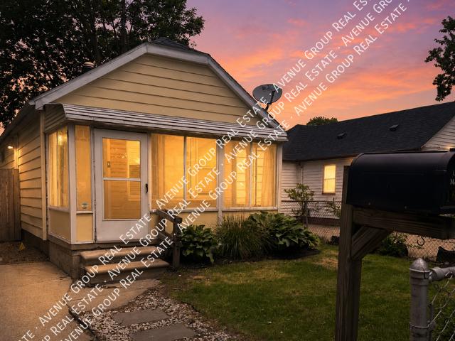 2 BR, 1 BA Apartment 1621 E Evelyn Ave, Hazel Park, MI 48030