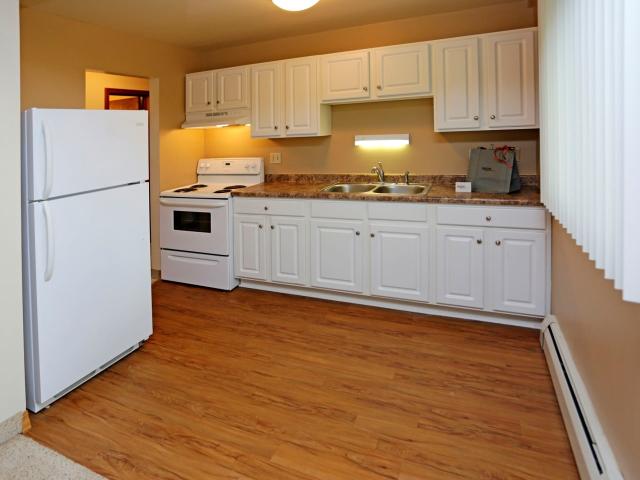 2 BR, 1 BA Apartment 1622 Carl St Unit 1619 B02, Saint Paul, MN 55108
