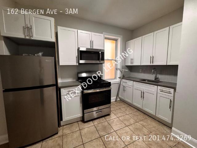 2 BR, 1 BA Apartment 162 Bergen Ave, Jersey City, NJ 07305