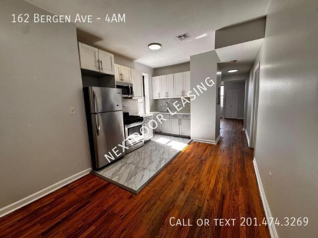 2 BR, 1 BA Apartment 162 Bergen Ave, Jersey City, NJ 07305