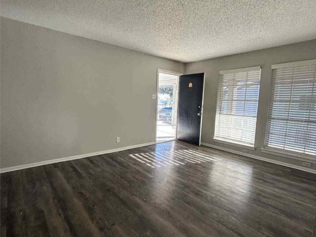 2 BR, 1 BA Apartment 1630 Rutland Dr Unit 67, Austin, TX 78758
