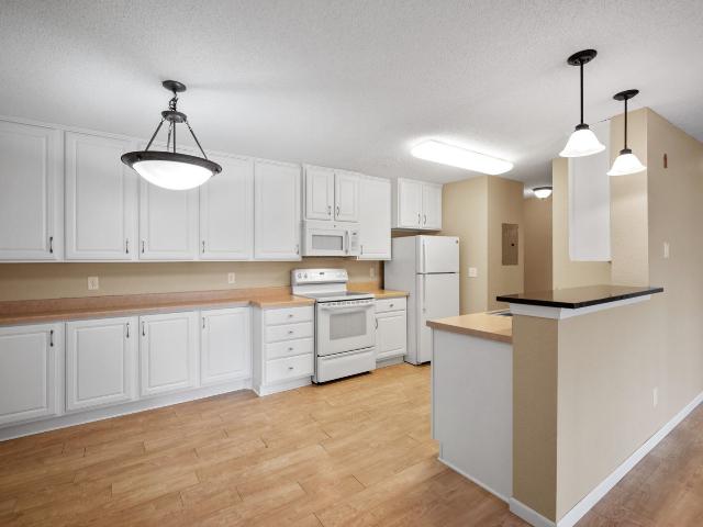 2 BR, 1 BA Apartment 16315 Wagner Way Unit 209, Eden Prairie, MN 55344