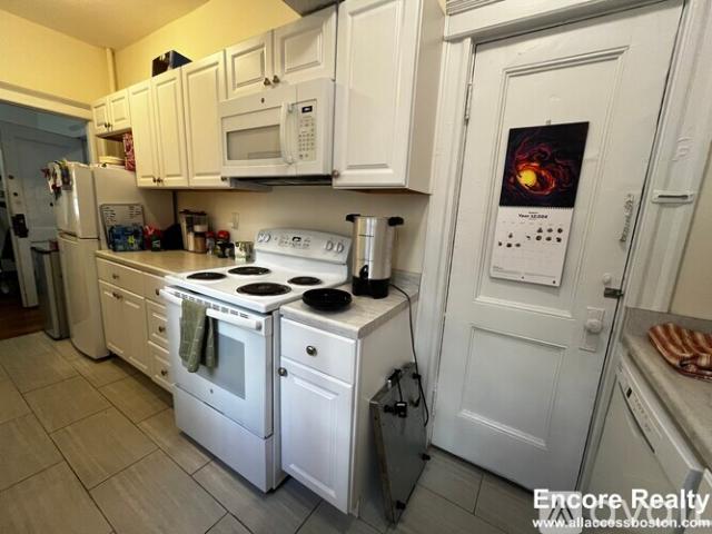 2 BR, 1 BA Apartment 1637 Commonwealth Ave, Unit 2, Boston, MA 02135