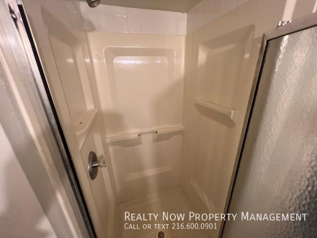 2 BR, 1 BA Apartment 1643 Hillcrest Rd Unit 3, Cleveland Heights, OH 44118
