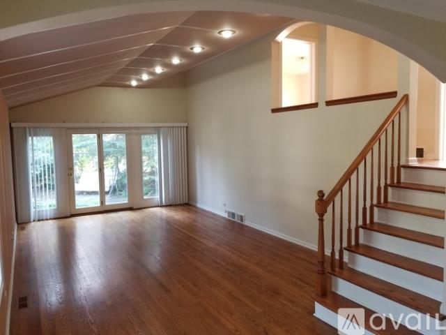 2 BR, 1 BA Apartment 1644 Midland Avenue, Unit 2, Highland Park, IL 60035