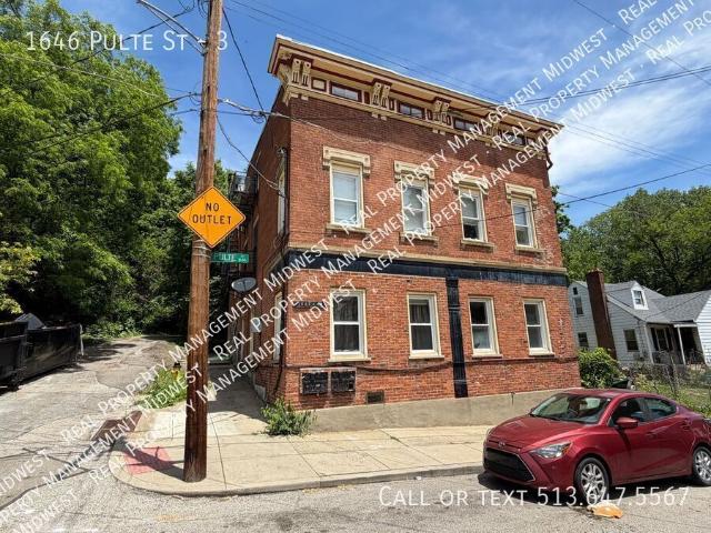 2 BR, 1 BA Apartment 1646 Pulte St, Cincinnati, OH 45229