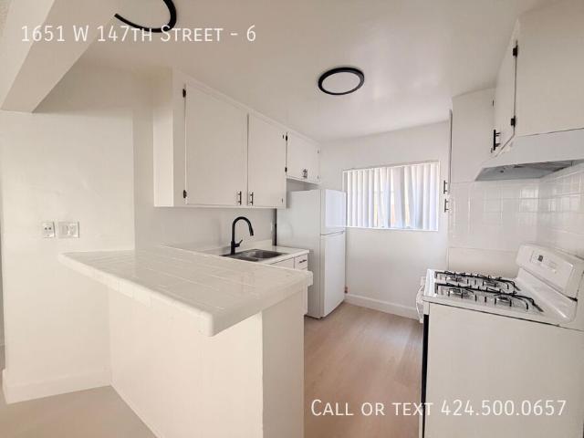 2 BR, 1 BA Apartment 1651 W 147th Street, Gardena, CA 90247