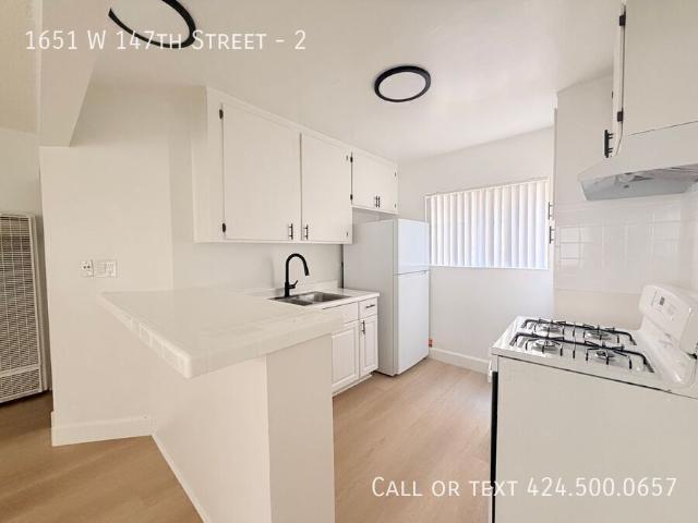 2 BR, 1 BA Apartment 1651 W 147th Street, Gardena, CA 90247