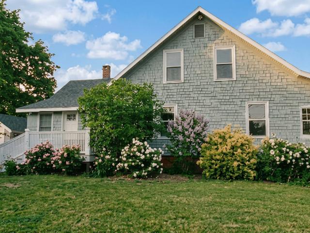 2 BR, 1 BA Apartment 168 College Avenue, Waterville, ME 04901