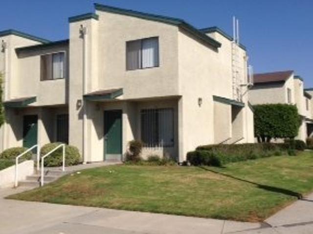 2 BR, 1 BA Apartment 1693 W. Jefferson Blvd Los Angeles, CA 90018