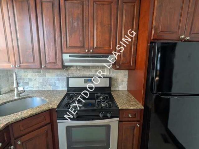 2 BR, 1 BA Apartment 16 E 31st St, Bayonne, NJ 07002