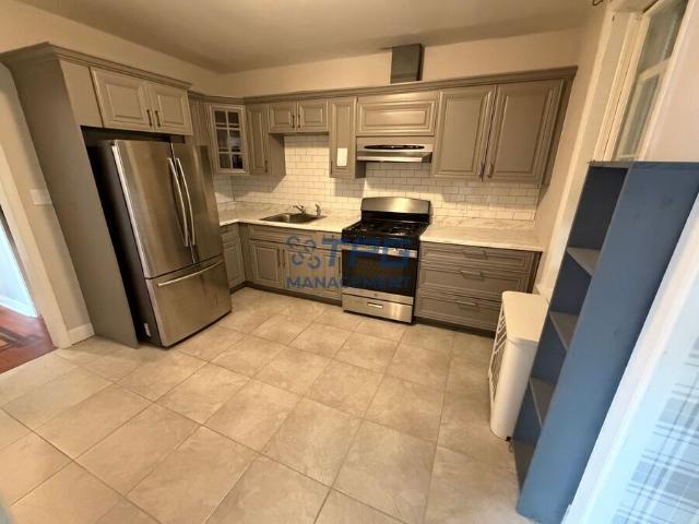 2 BR, 1 BA Apartment 16 Summit Avenue, Elmwood Park, NJ 07407