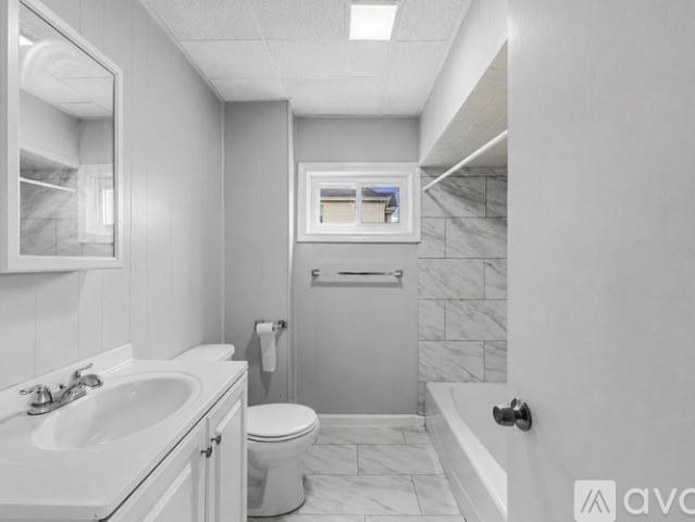 2 BR, 1 BA Apartment 173 County Street, Unit 2W, Fall River, MA 02723