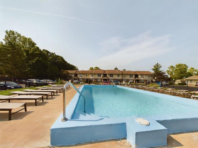 2 BR, 1 BA Apartment 1700 N Wayne St Unit 1305, Angola, IN 46703