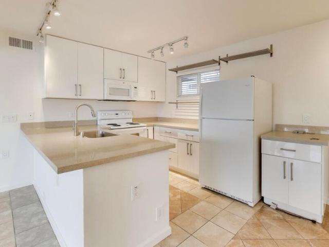 2 BR, 1 BA Apartment 1701 Shoreline Drive, Alameda, CA 94501
