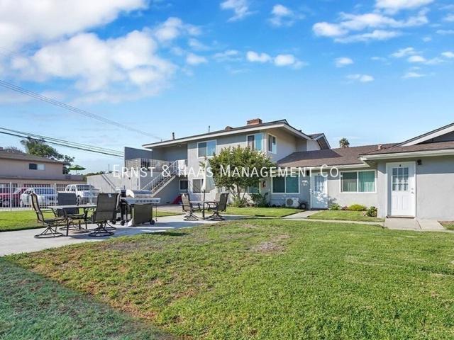 2 BR, 1 BA Apartment 17071 Oak Lane, Huntington Beach, CA 92647