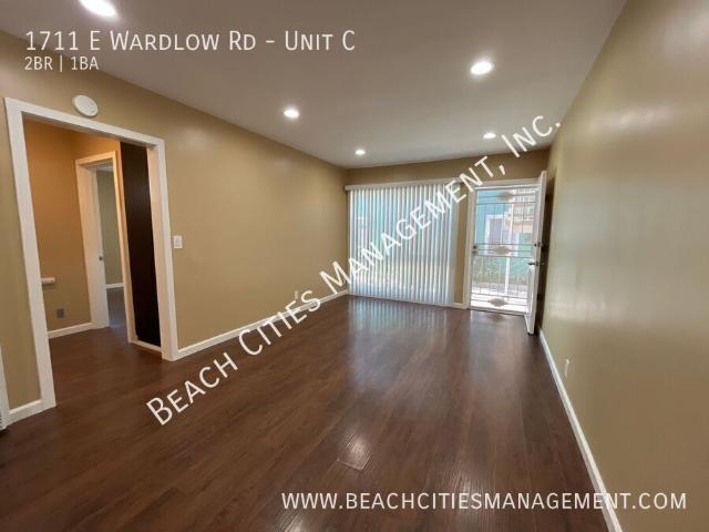 2 BR, 1 BA Apartment 1711 E Wardlow Rd, Long Beach, CA 90807