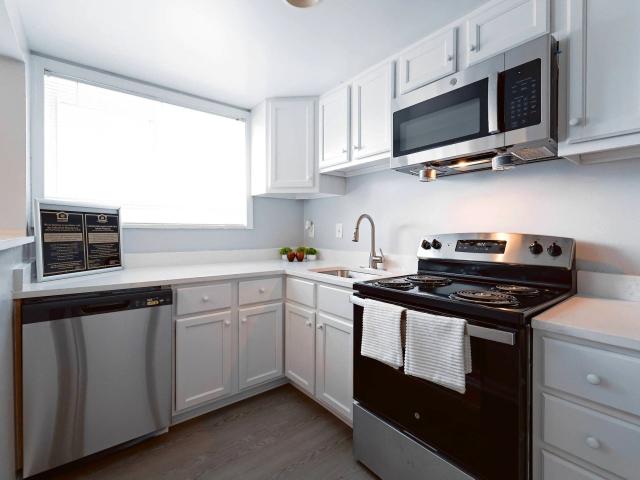 2 BR, 1 BA Apartment 1712 Waverly Way Unit 1632 WW, Baltimore, MD 21239