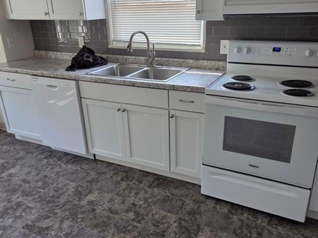 2 BR, 1 BA Apartment 1714 London Rd, Unit 1, Duluth, MN 55812