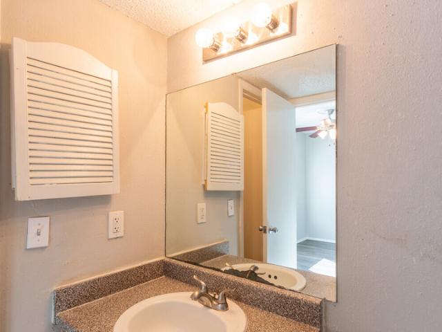 2 BR, 1 BA Apartment 1714 Patton Ln Apt. 214, Austin, TX 78723